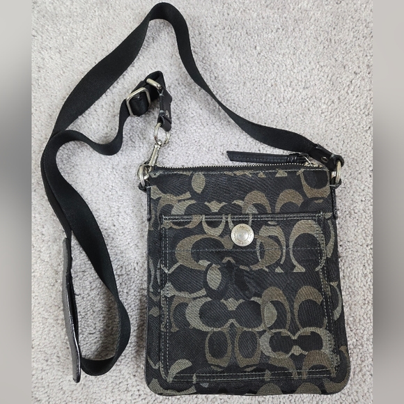 Coach | Bags | Coach Black Signature Swingpack Crossbody Handbag ...